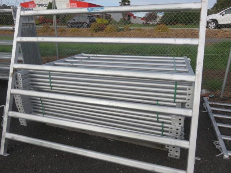 Lot 18 - 6x Cyclone Cattle Yard Panel 2.1m Yellow Tag | AuctionsPlus
