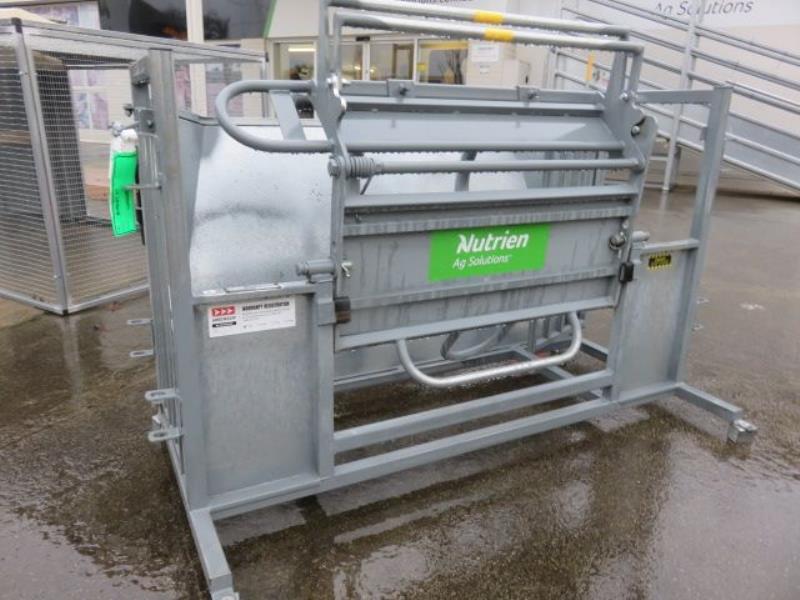 Lot 23 - Arrowquip Sheep & Goat Catcher | AuctionsPlus