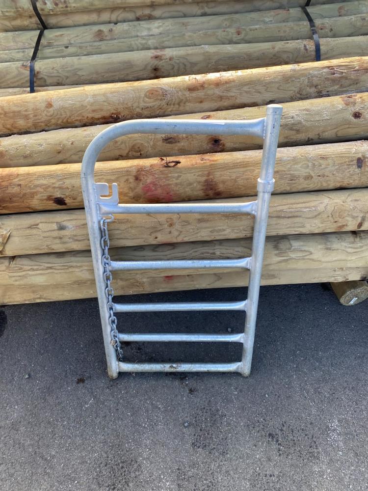 Lot 26 - Cyclone Sheep Yard Gate 0.6m Galv 6 Bar | AuctionsPlus
