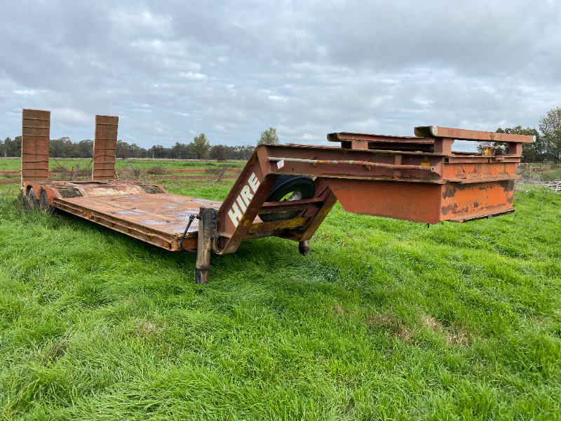 Lot 10 - LOW LOADER | AuctionsPlus
