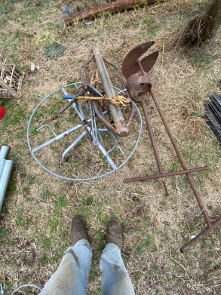Lot 71 - Assorted fencing tools | AuctionsPlus