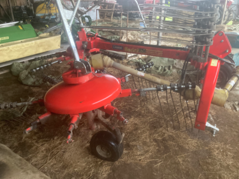 Lot 12 - Fiorini hay rake | AuctionsPlus