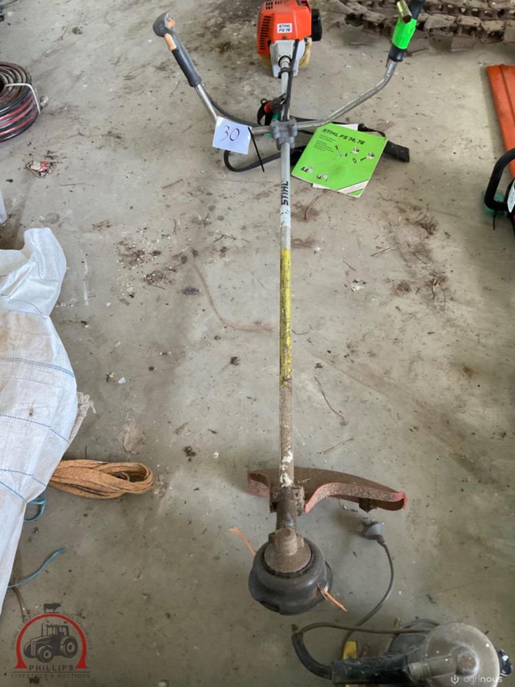 Lot 30 - Stihl FS76 whipper snipper | AuctionsPlus