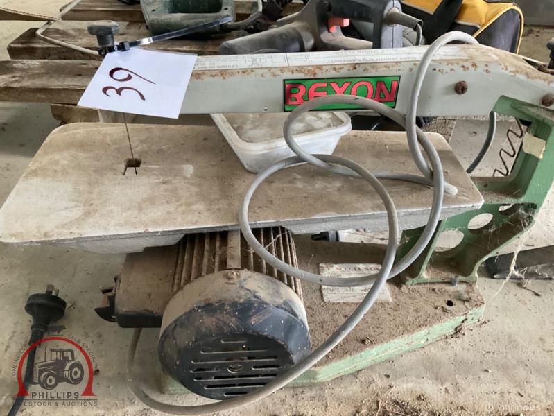 Lot 39 - Rexon scroll saw | AuctionsPlus