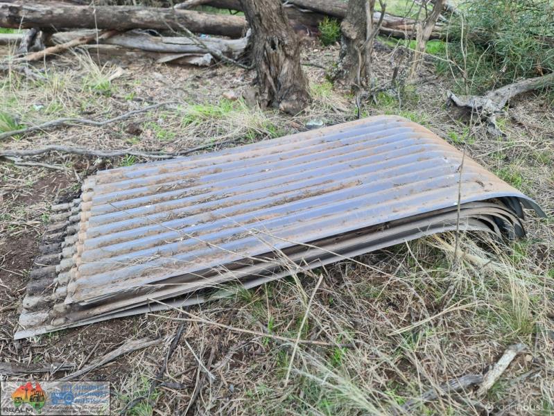 Lot 87 - 10x 2025mm Sheets of used Bullnose Roofing Iron | AuctionsPlus