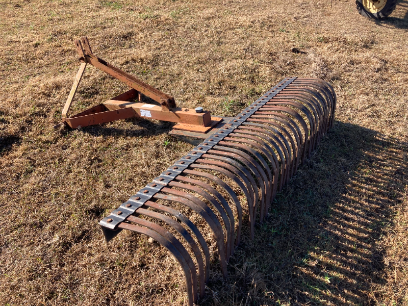 Lot 71 - 3PL STICK RAKE | AuctionsPlus