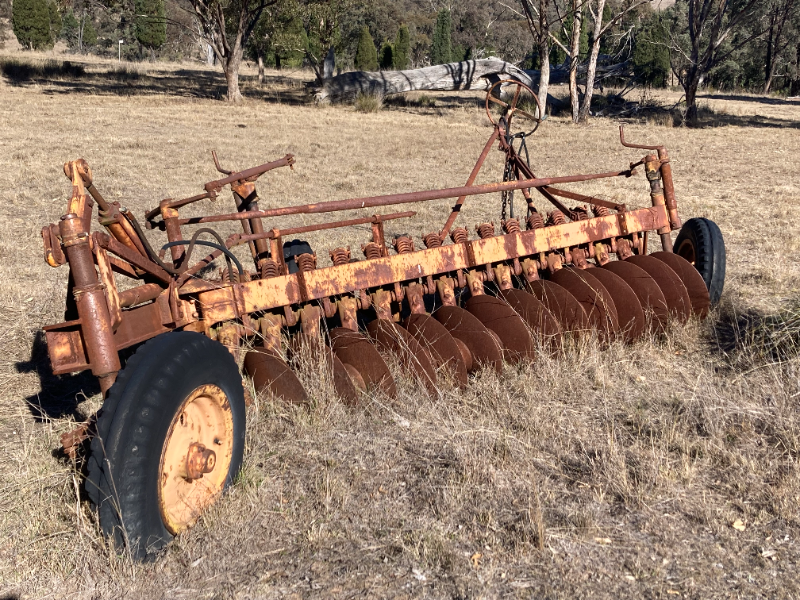 Lot 97 - 'CHAMBERLAIN' PLOUGH | AuctionsPlus