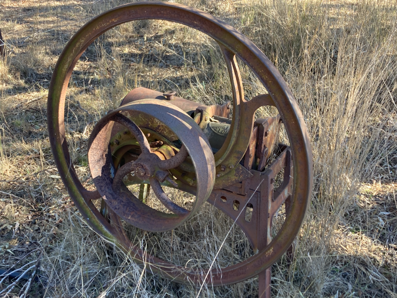 Lot 219 - ANTIQUE CHAFF CUTTER | AuctionsPlus