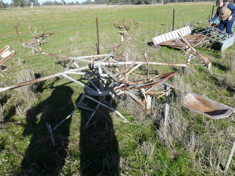 Lot 17 - 5 Rotary LYCO Lamb Marking cradle | AuctionsPlus