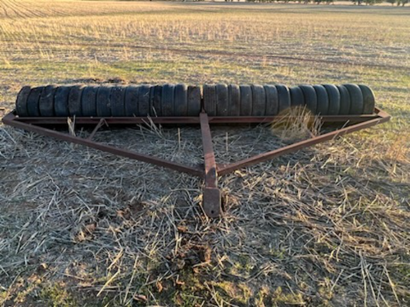 Lot 76 - RUBBER TYRE PASTURE ROLLER | AuctionsPlus