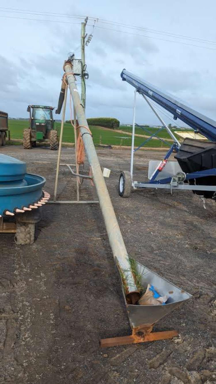 Lot 30 - Electric Grain Auger, 3ph, 5m x 4' | AuctionsPlus