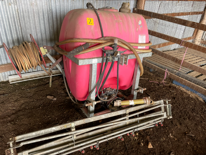 Lot 38 - SILVAN 6 metre 3PL Boom spray | AuctionsPlus