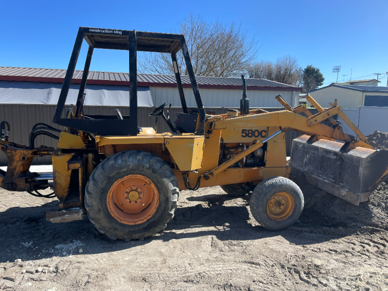 Lot 67 - CASE 580C Front end loader & Backhoe | AuctionsPlus