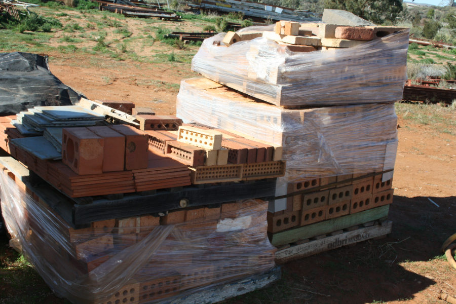 Lot 83 - Bricks | AuctionsPlus