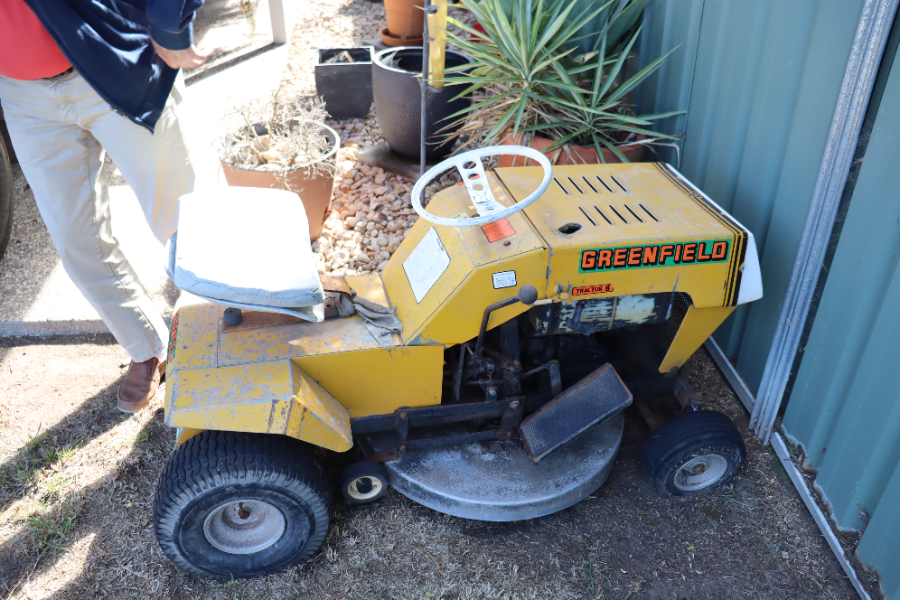 Lot 187 - Greenfield rideon lawn mower | AuctionsPlus