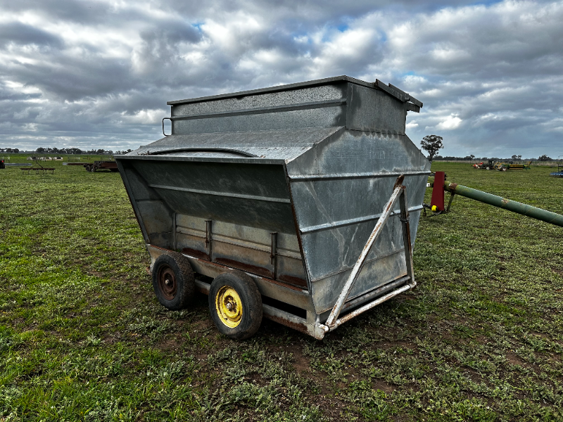 Lot 52 - Closes 2.4m Cattle Feeder | AuctionsPlus