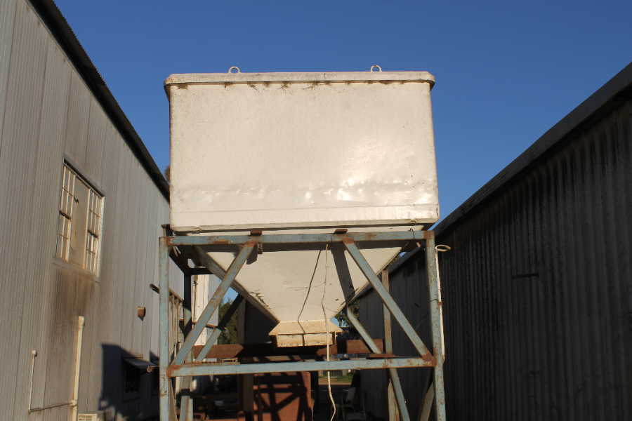 Lot 6 - Weigh Bin | AuctionsPlus