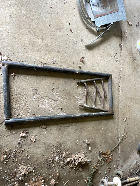 Lot 73 - Trap Gate | AuctionsPlus