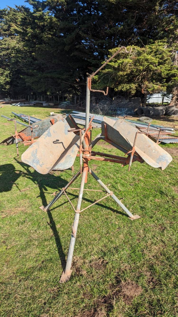 Lot 17 - Rotary Lamb Marking Cradle | AuctionsPlus