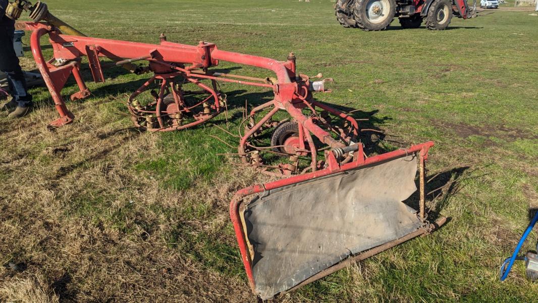 Lot 19 - PZ Zweegers Tedder Rake | AuctionsPlus