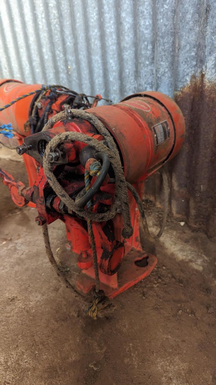 Lot 38 - Sunbeam Overhead Shearing Plant w/ Down Tube | AuctionsPlus