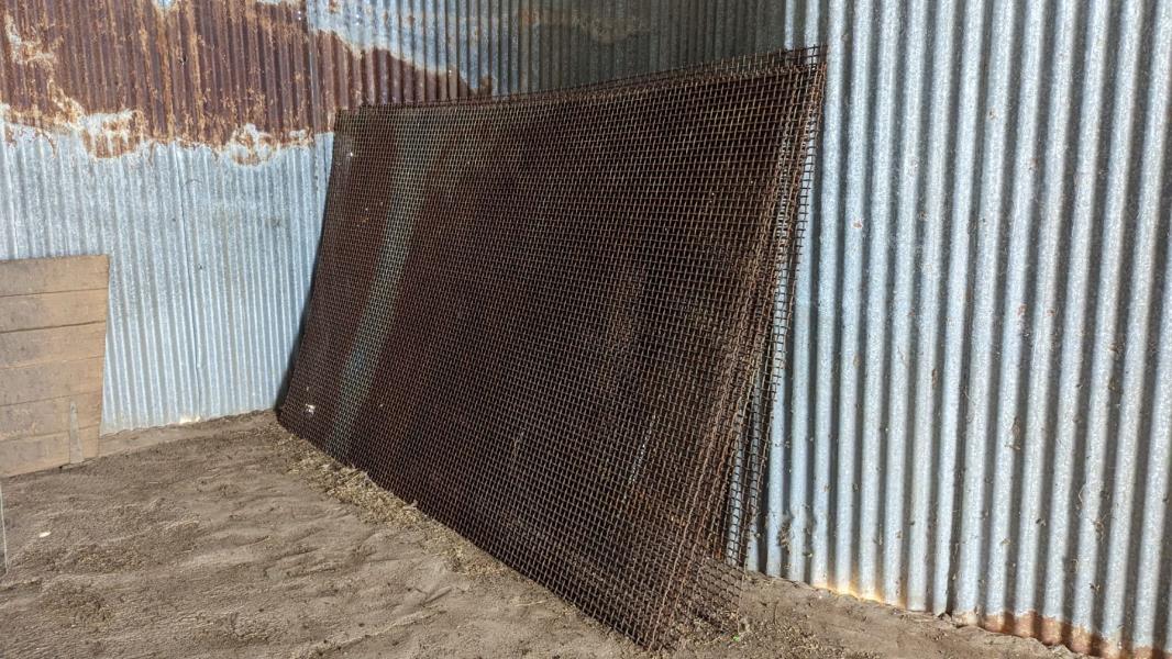 Lot 41 - Steel Mesh Livestock Grating | AuctionsPlus