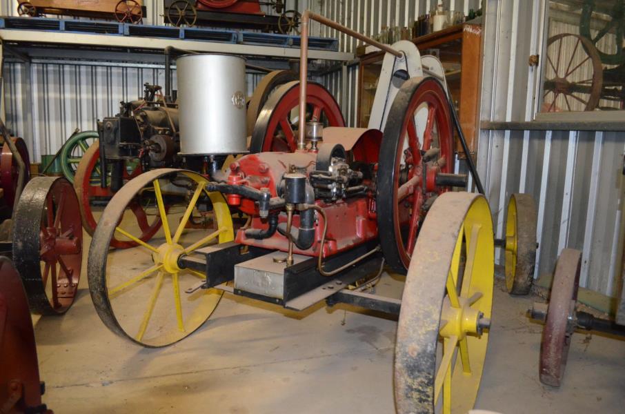 Lot 169 - 4hp International Famous Stationary Engine | AuctionsPlus
