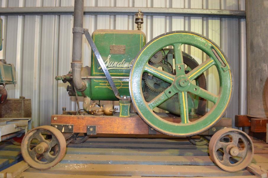 Lot 157 - 4hp Sundial Stationary Engine | AuctionsPlus