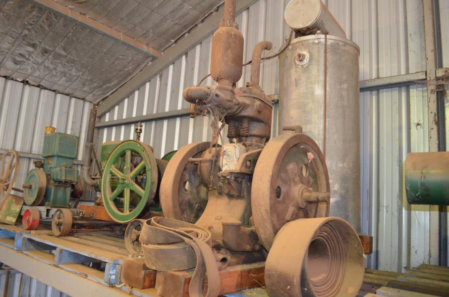 Lot 156 - 2.5hp Unrestored Kelly & Lewis Engine & Pump | AuctionsPlus