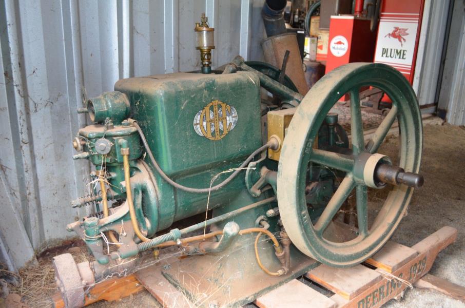 Lot 145 - 3hp International M | AuctionsPlus