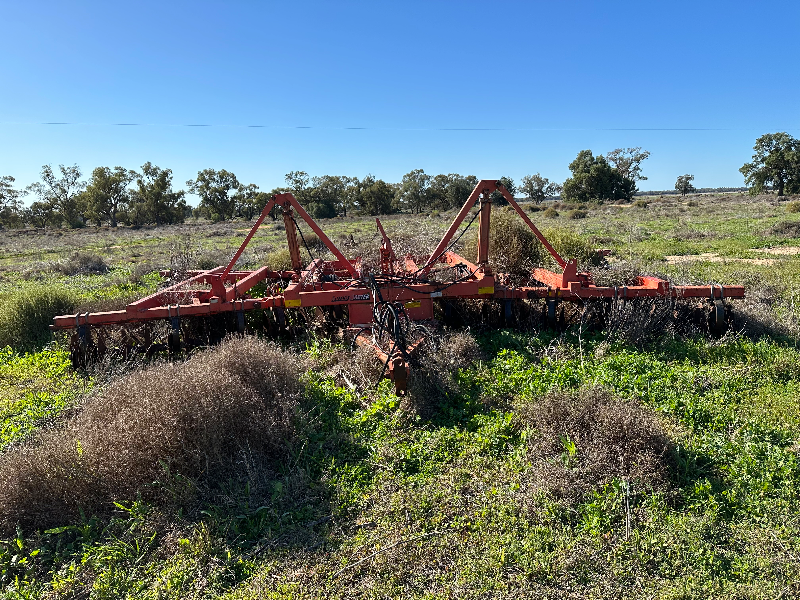 Lot 36 - Hutchmaster 68 disc plow. | AuctionsPlus