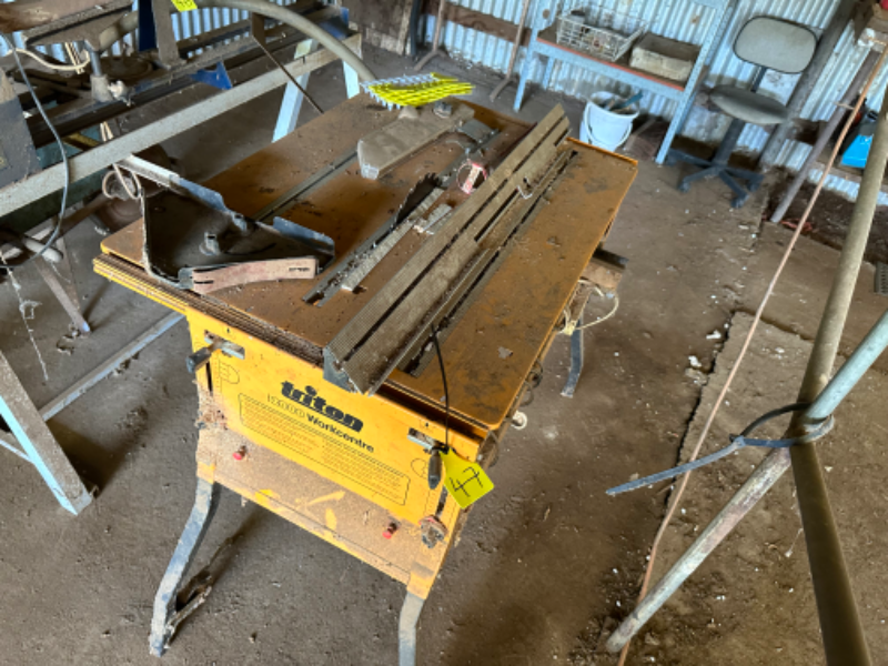 Lot 47 - Triton Saw Bench | AuctionsPlus