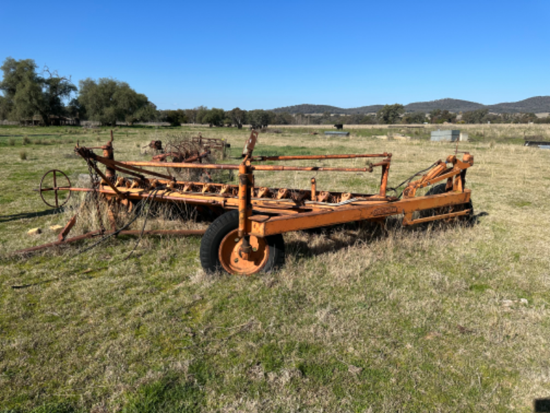 Lot 101 - Chamberlain 1 way plough 14 disks | AuctionsPlus