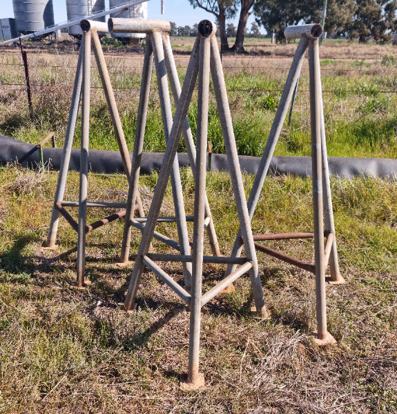 Lot 50 - 4 Bulk Top / Stock Crate Legs | AuctionsPlus