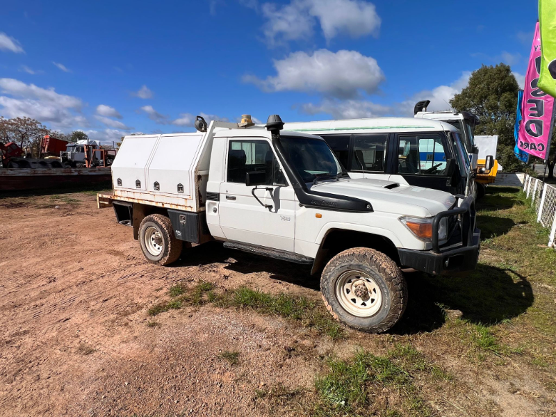 Lot 52 - LANDCRUISER WORKMATE UTE | AuctionsPlus