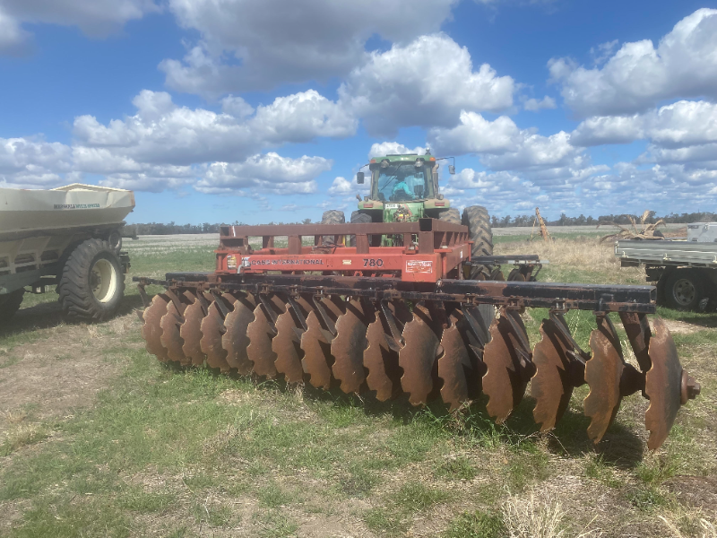 Lot 14 - Case International 780 Offset Discs | AuctionsPlus