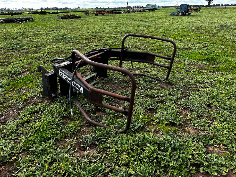 Lot 19 - Challenge Round Bale Grab | AuctionsPlus