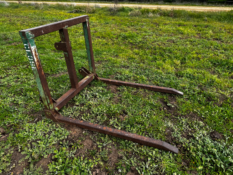 Lot 21 - 3PLKG Forks | AuctionsPlus