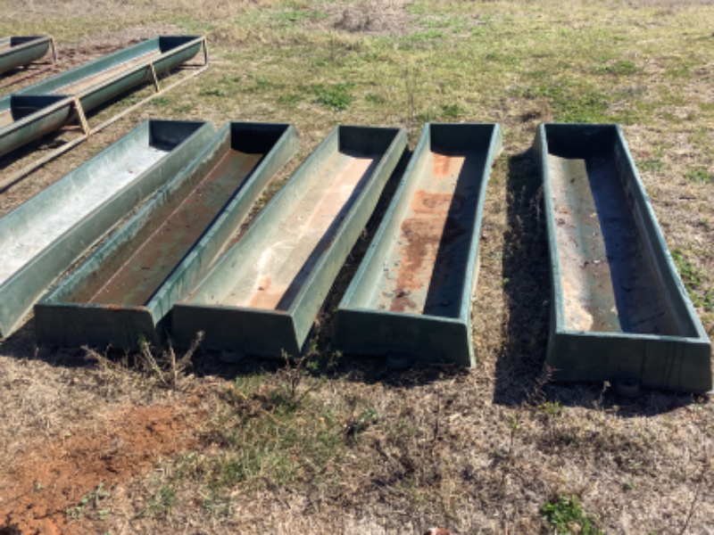 Lot 89 - Poly water troughs | AuctionsPlus