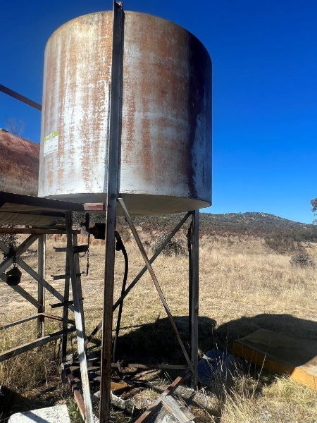 Lot 26 - 2000L DIESEL TANK | AuctionsPlus