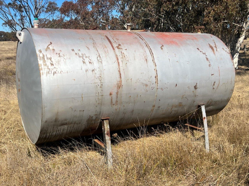 Lot 28 - LARGE DIESEL TANK | AuctionsPlus