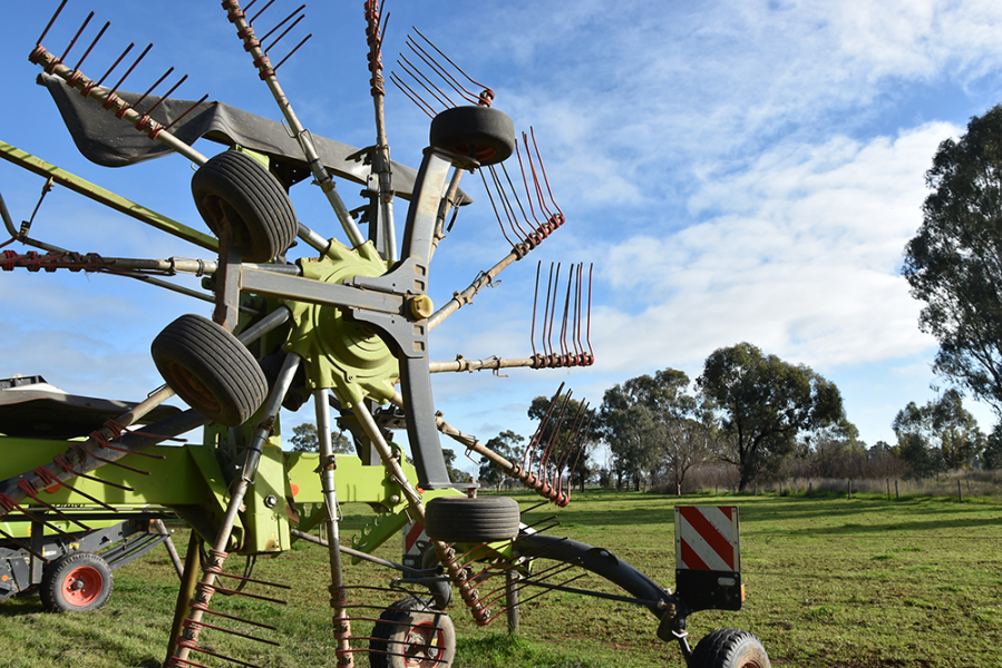 Lot 2 - 2020 Claas Liner Rake | AuctionsPlus