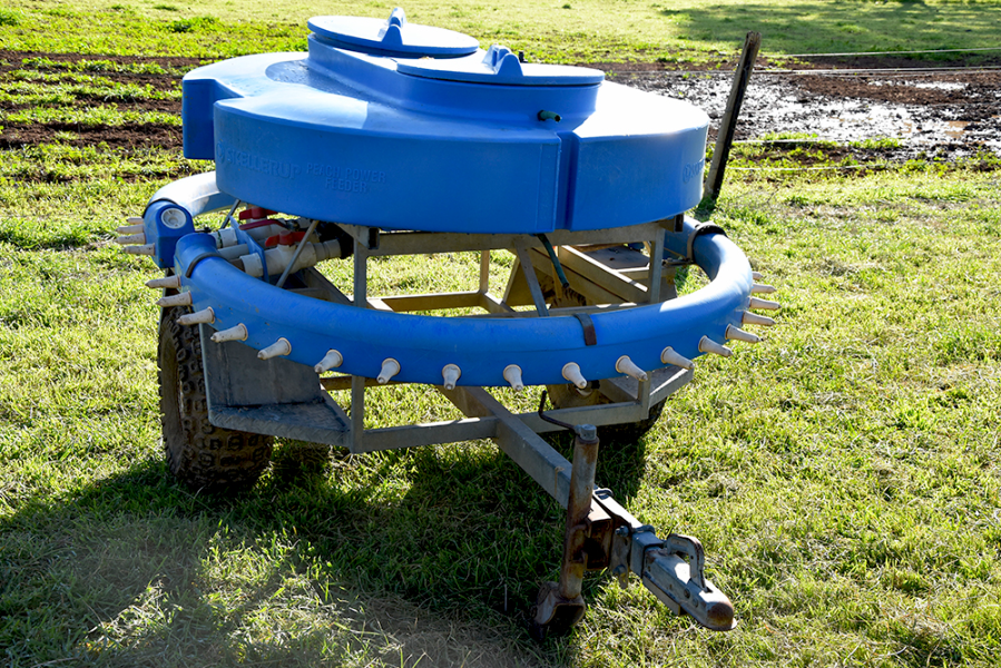 Lot 6 - Skellerup Peach Power Feeder | AuctionsPlus