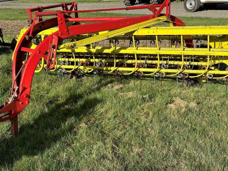 Lot 16 - NEW HOLLAND HAY RAKE ROLLER BAR | AuctionsPlus