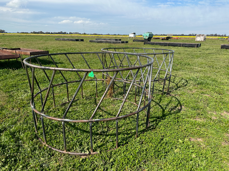 Lot 60 - 2x Hay Ring-Feeders #4 | AuctionsPlus