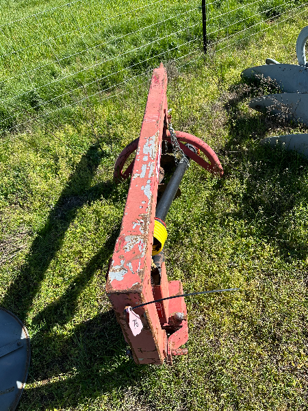 Lot 76 - Superior post hole digger. | AuctionsPlus