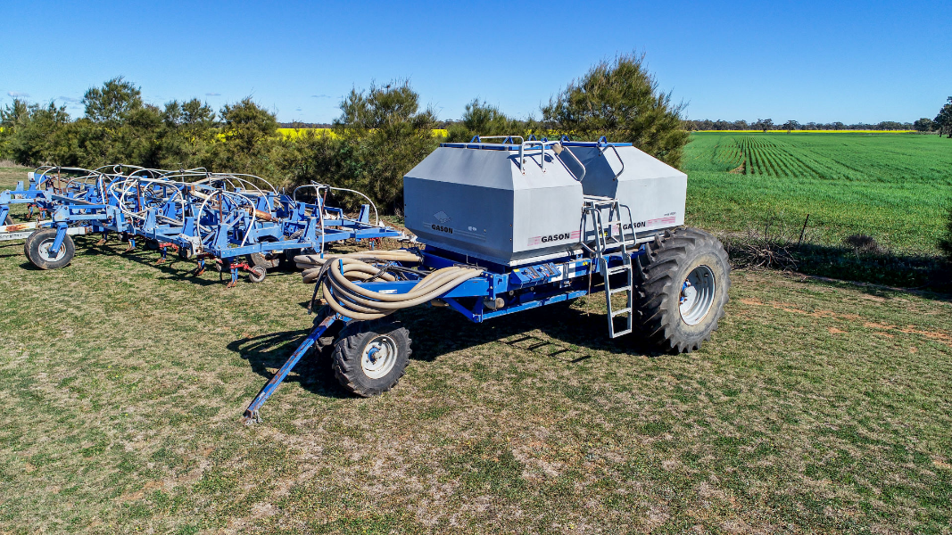Lot 16 - Gason 1880 RT Air Cart | AuctionsPlus
