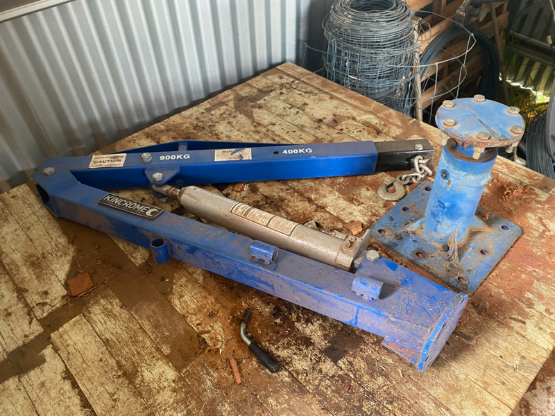 Lot 169 - Kincrome 900kg capacity ute hoist | AuctionsPlus