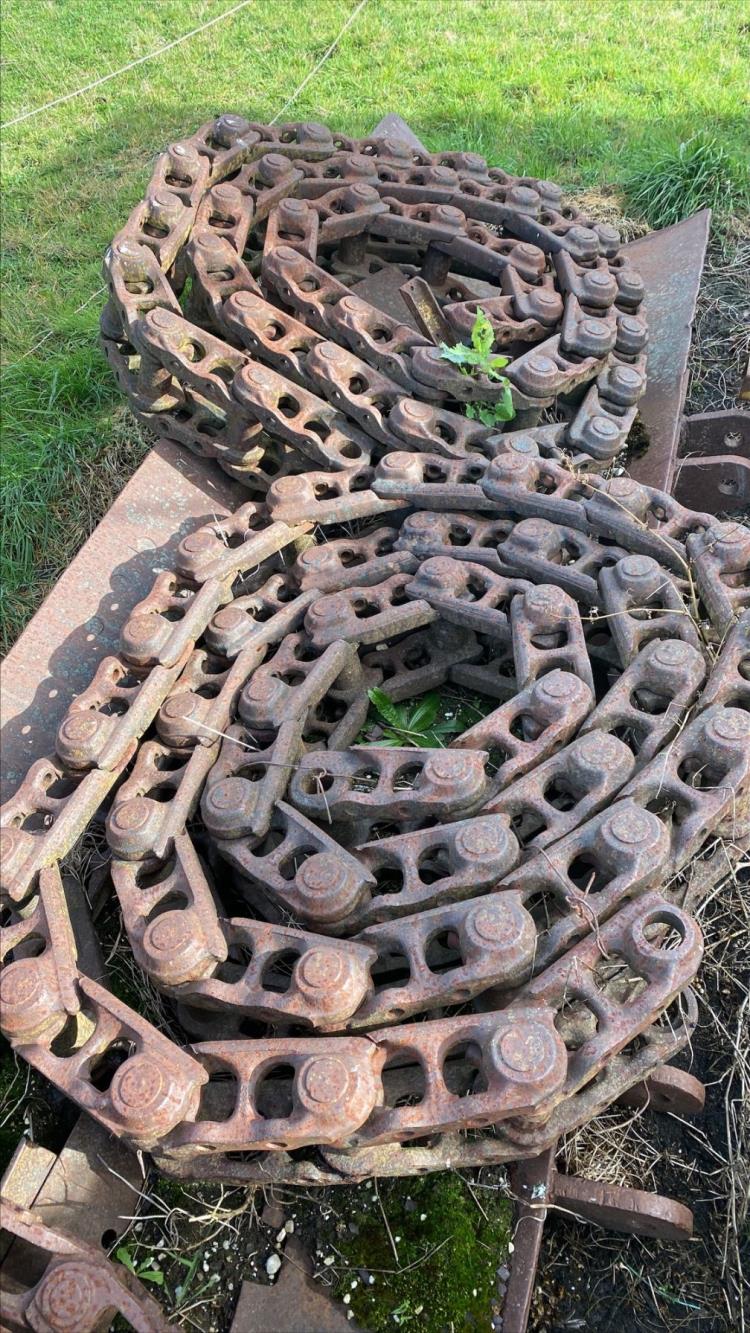 Lot 38 - Allis Chalmers HD15 Dozer Track Chains | AuctionsPlus