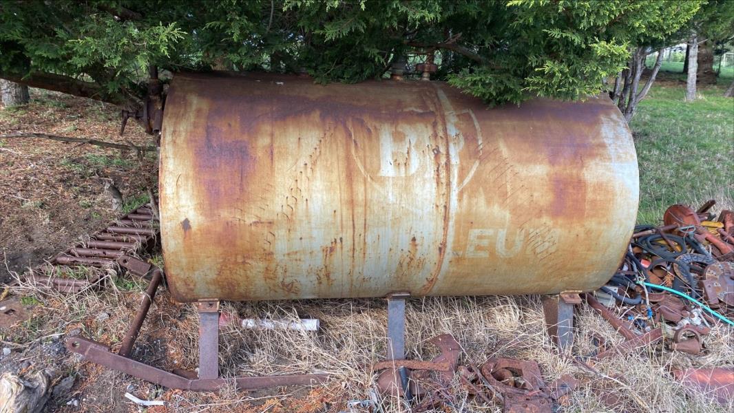 Lot 43 - Fuel Tank On Sled | AuctionsPlus